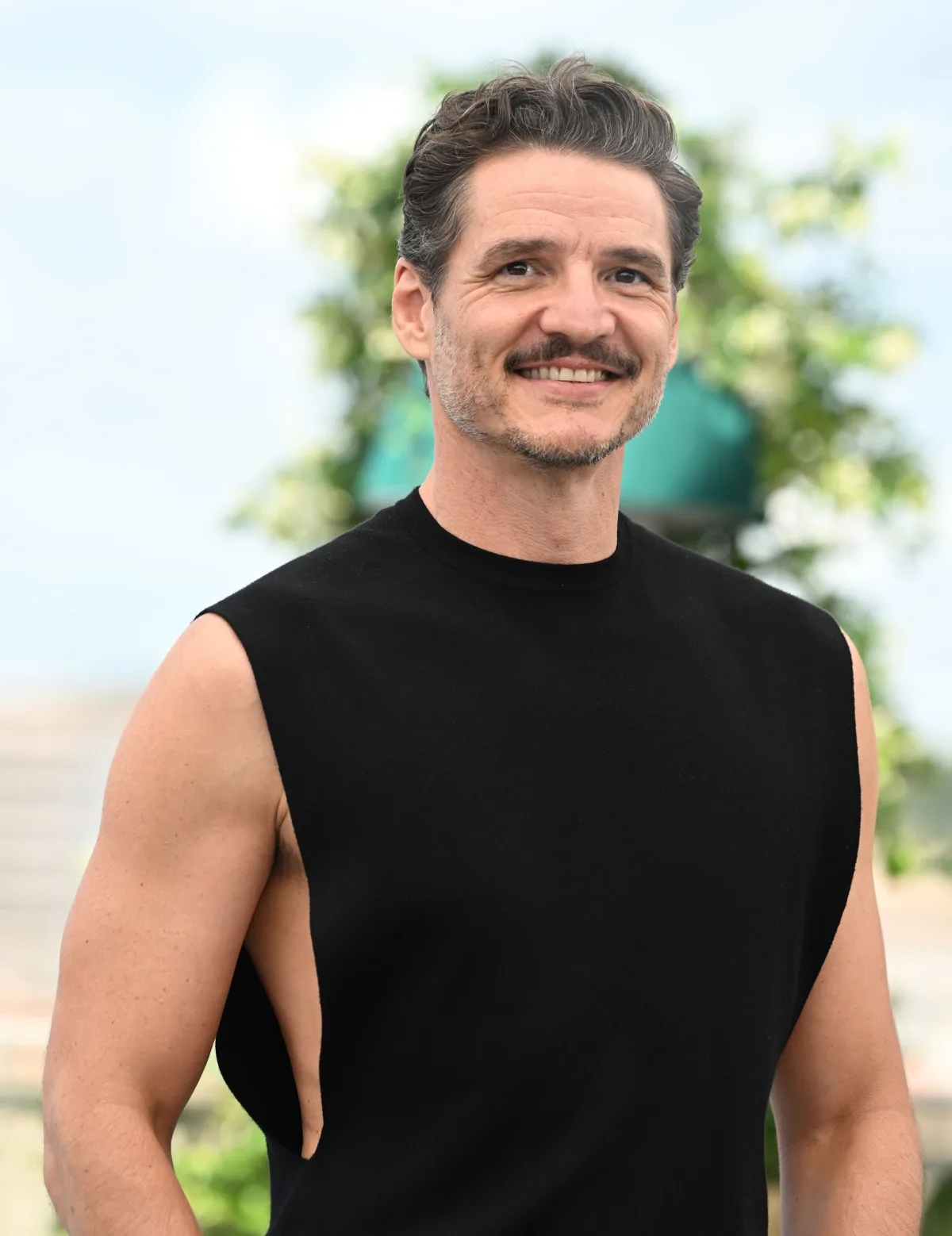 How to wear a tank top this summer like Pedro Pascal - Esquire Middle East